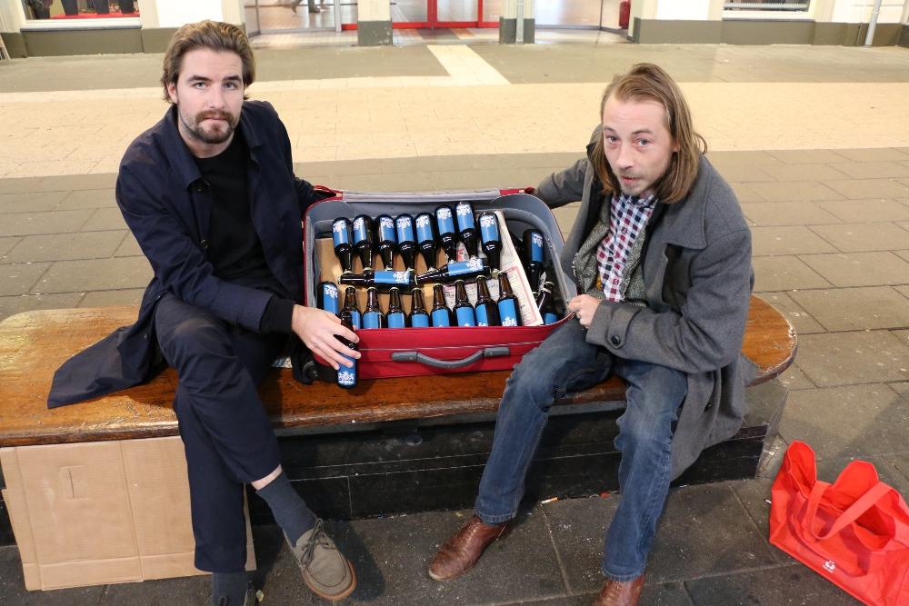 Studenten lossen studieschuld af met met DUO-bier | biernet.nl