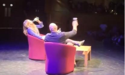 Bokser Tyson Fury laat presentatrice biertje atten | biernet.nl