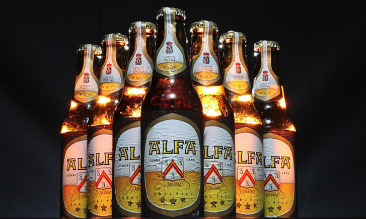 Alfa Edelpils uit Limburg, gebrouwen met water uit eigen bron | biernet.nl