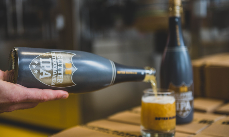 Dutch Bargain lanceert Glitter Extravaganza IPA | Feestbier 2021 ...