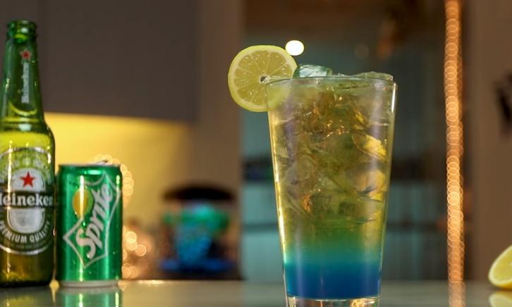 Tipsy Bartender maakt 'Super Heineken' Cocktail | biernet.nl